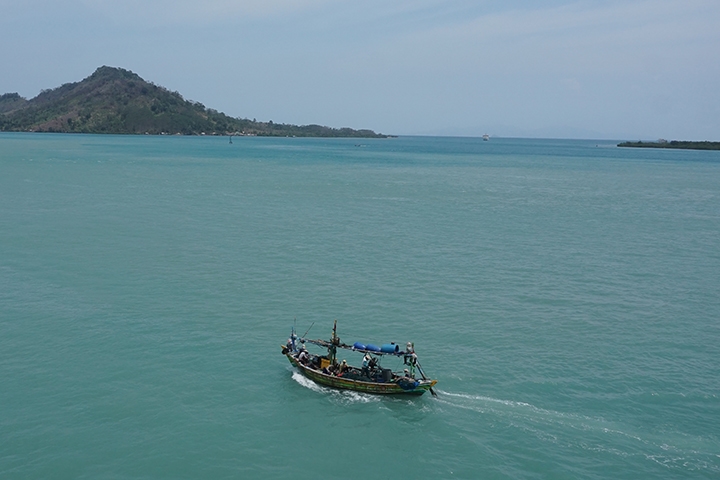 Cinta di Atas Perahu Cadik | Spektakel
